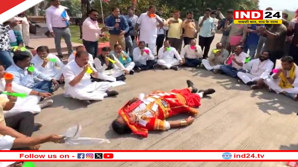 विधानसभा में कांग्रेस का अनूठा प्रदर्शन, कांग्रेस के विधायक कुंभकरण के रूप में आए नजर - IND24